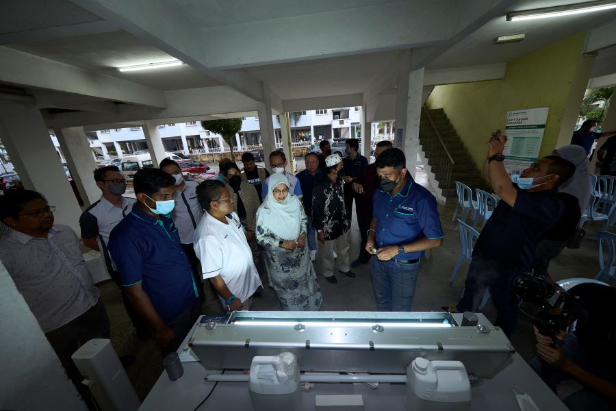 Synergy Group laksana pemasangan lampu LED bantu kediaman jimat ...